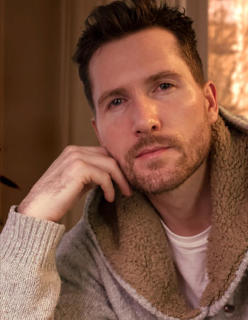 Sunshine Coast male private escorts - Scarlet Blue.