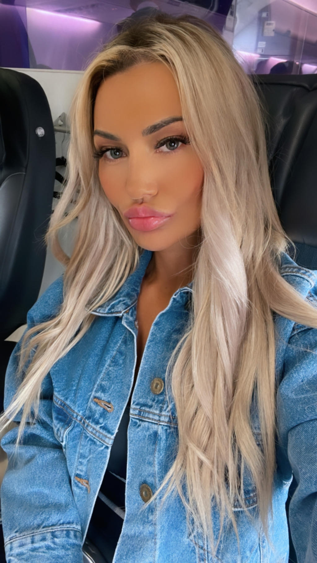 Mooroolbark escorts and private escorting services - Scarlet Blue.